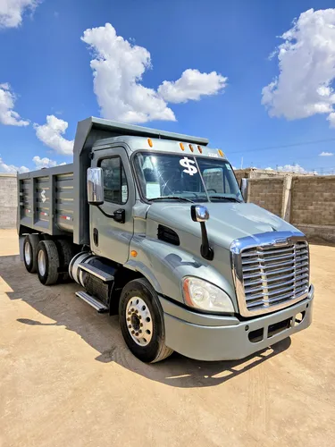 Camion Torton Freightliner Cascadia Volteo 14m3 Año 2013 | MercadoLibre