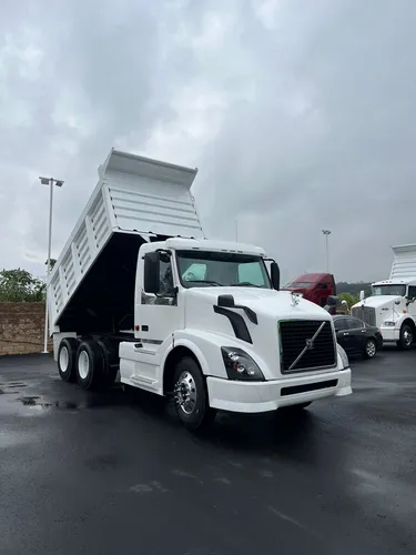 Volvo Vnl Moderno Volteo De 14 Mts Blanco | MercadoLibre