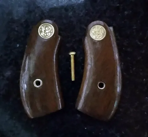 Cabo Revolver Smith & Wesson Cal.32 Long Madeira | Frete grátis Cabo Revolver Smith & Wesson Cal.32 Long Madeira | Frete grátis