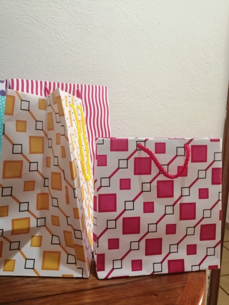 Bolsas De Regalo Cuadradas 100pz Papel Bon Decorado Mercado Libre