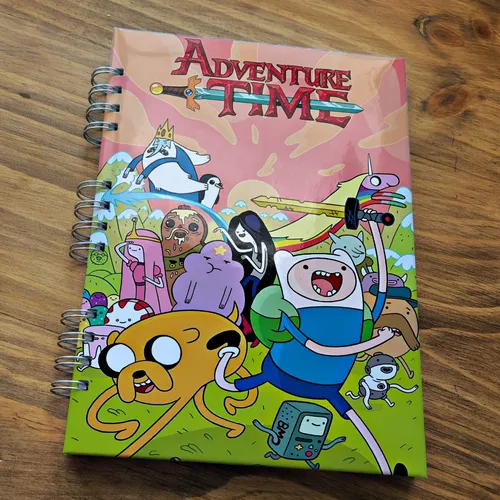 Cuaderno Hora De Aventura Dura 100 Hojas Stickers Cuotas Sin Interés