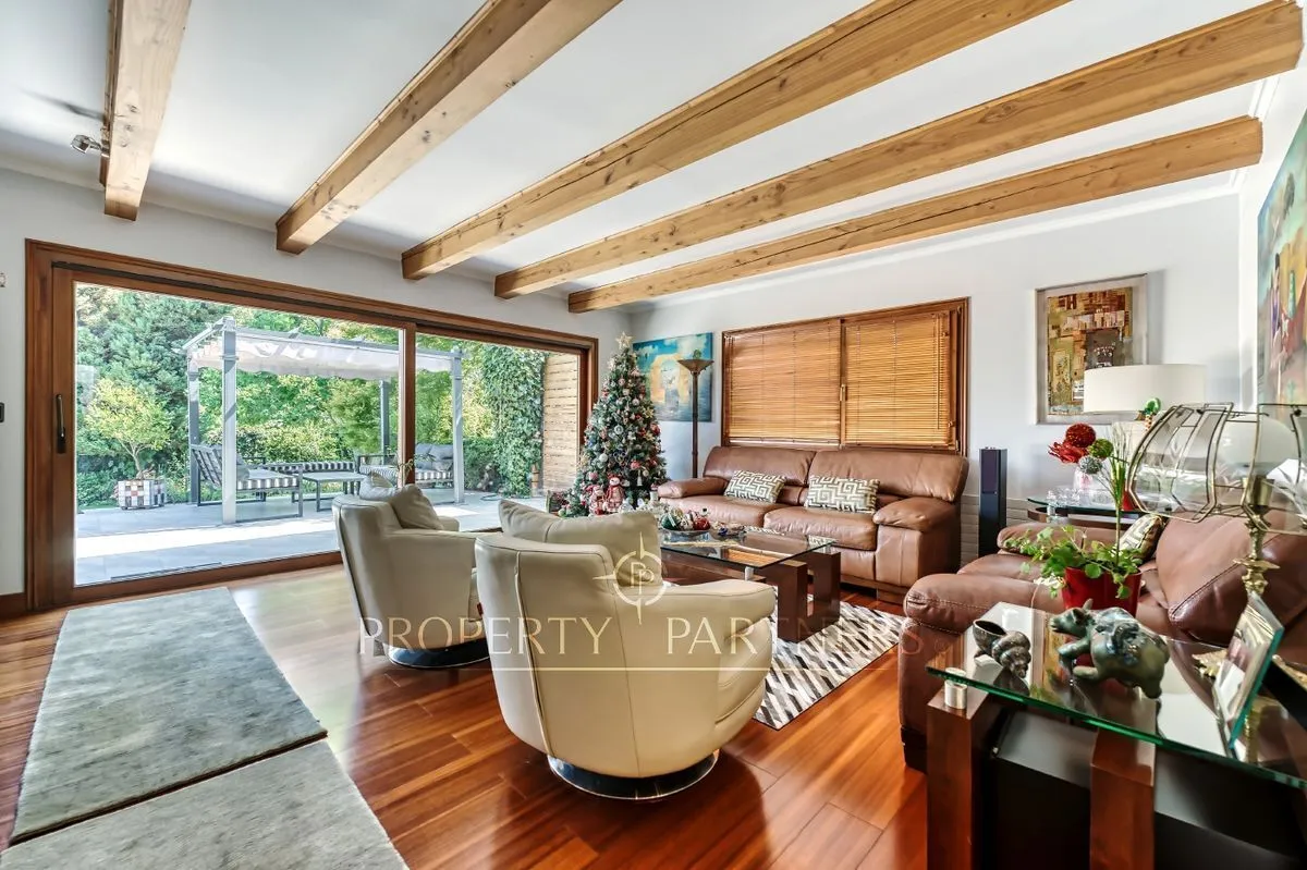 Impecable Casa En Santa Maria De Manquehue | Portalinmobiliario.com