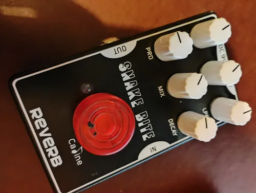 Pedal De Efecto Caline Snake Bite Reverb Cp-26 Negro Negro | Envío gratis