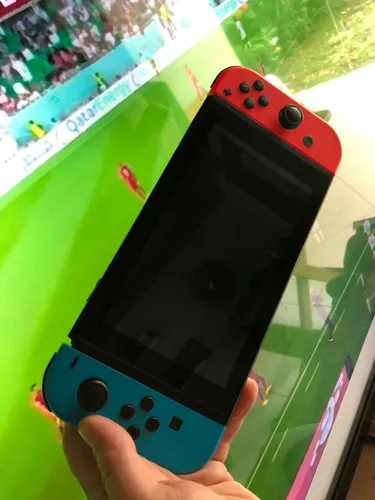 Nintendo Switch 32gb Standard Cor Vermelho Néon Azul Néon E Preto
