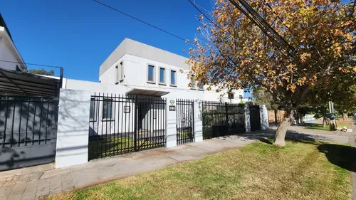 Exclusiva Y Amplia Casa Comercial Con Perfecta Ubicacion
