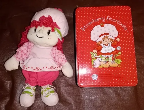 Cajita Metálica Con Muñeca Rosita Fresita De Peluche | MercadoLibre Cajita Metálica Con Muñeca Rosita Fresita De Peluche | MercadoLibre