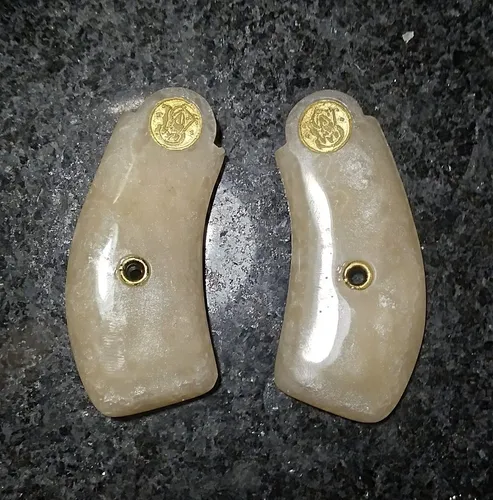 Cabo Coronha Revolver Smith & Wesson Cal.32! Madrepérola | Frete grátis Cabo Coronha Revolver Smith & Wesson Cal.32! Madrepérola | Frete grátis