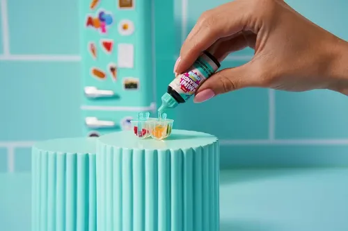Mini Geladeira Mini Brands com luz led+ 2 bolas surpresa Azul-turquesa ...