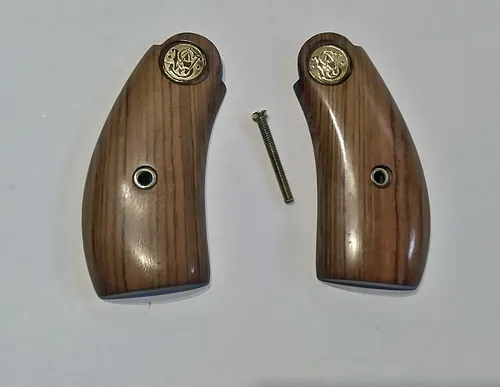 Cabo Coronha Revólver Smith & Wesson Cal.38! Madrepérola | Frete grátis Cabo Coronha Revólver Smith & Wesson Cal.38! Madrepérola | Frete grátis