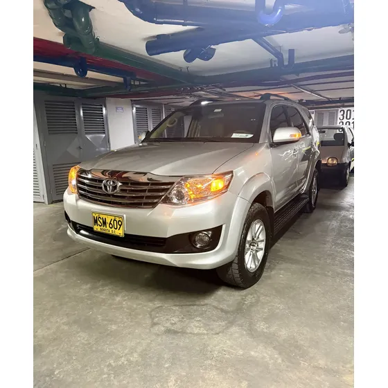 Carros y Camionetas Toyota Fortuner, gasolina 4x4 usado | TuCarro