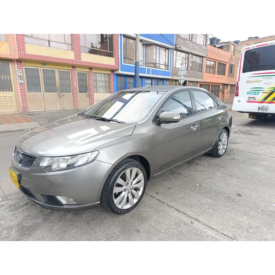 Cerato Forte - Carros y Camionetas Kia | TuCarro