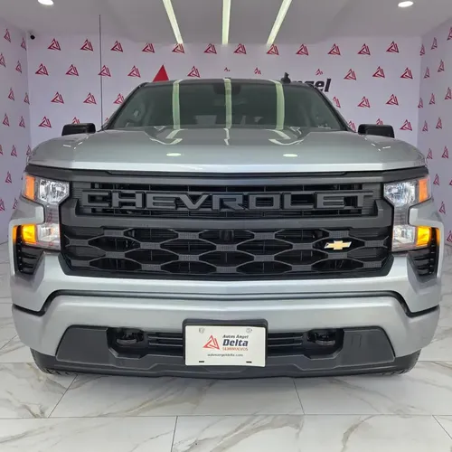Chevrolet Silverado 5.3 V8 Custom Doble Cabina 4X4 At | MercadoLibre