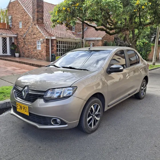 Renault Logan 2019 - Carros y Camionetas Renault Logan | TuCarro