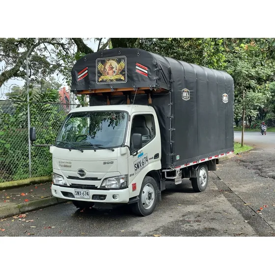 Hino 300 716 Ficha Técnica - Camiones | TuCarro