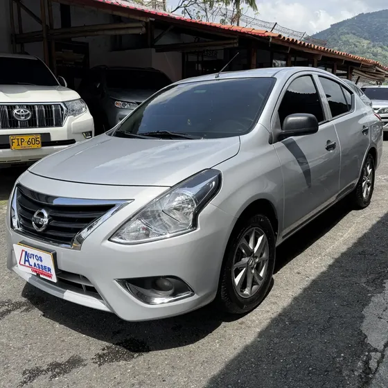 Nissan Versa 2023 Automatico - Carros y Camionetas Nissan Versa | TuCarro