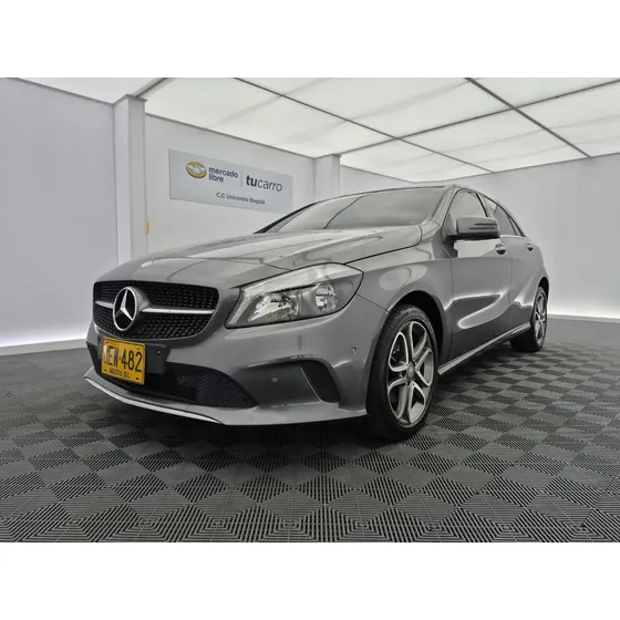 Carros y Camionetas Mercedes-Benz Hatchback | TuCarro