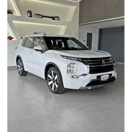 2026 5%3d - Carros y Camionetas Outlander 2026 | TuCarro