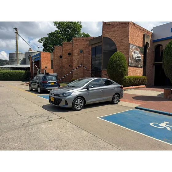 Hyundai I25 Automatico - Carros y Camionetas 2024 en Santander | TuCarro