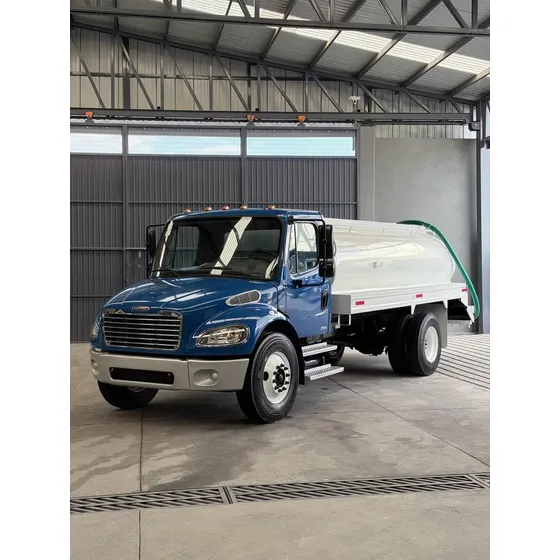 Camion Pipa Agua Freightliner 2015 4000gal Cummins Aceroinox | Mercado ...