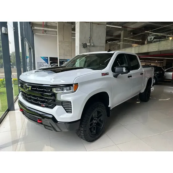 Carros y Camionetas Chevrolet Silverado 2024 | TuCarro