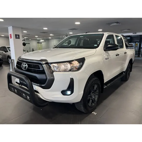 Toyota Hilux 2025: 21 autos a partir de $700,000 MXN