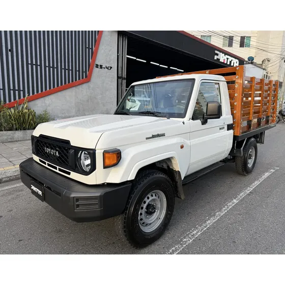 Toyota 24 Valvulas Land Cruiser - Carros y Camionetas 2026 | TuCarro