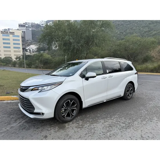 Toyota Sienna 2026: 20 autos a partir de $1,000,000 MXN