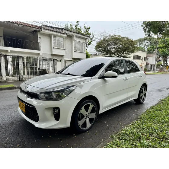 Kia Rio Vibrant - Carros y Camionetas | TuCarro