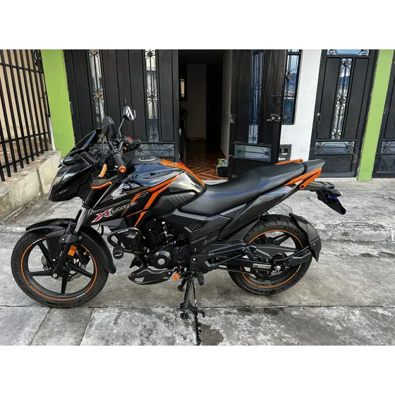 Honda X Blade 160 - Motos | TuCarro