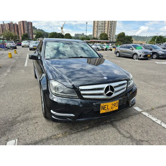 Carros De 200 Millones - Carros y Camionetas | TuCarro