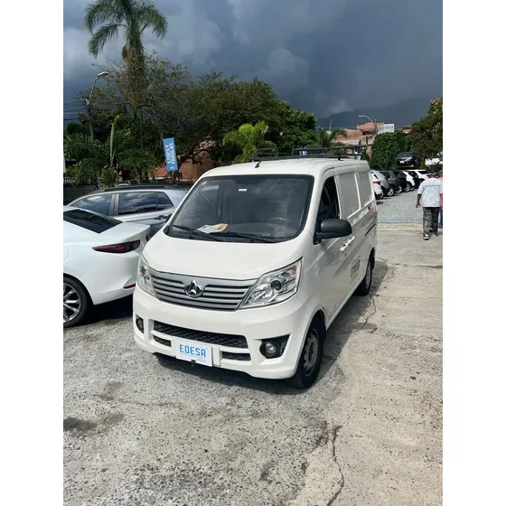 Mini Van Placa Blanca - Carros y Camionetas | TuCarro