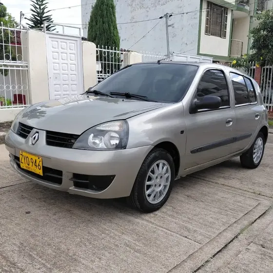 Carros y Camionetas Renault Clio usado | TuCarro
