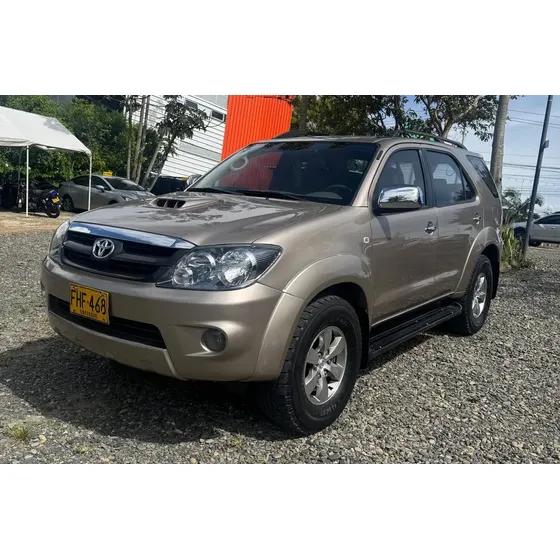 Carros y Camionetas Toyota Fortuner 2009 | TuCarro