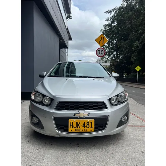Carros y Camionetas Chevrolet Sonic 2013 | TuCarro