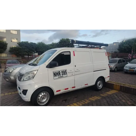 Mini Van Placa Blanca - Carros y Camionetas | TuCarro