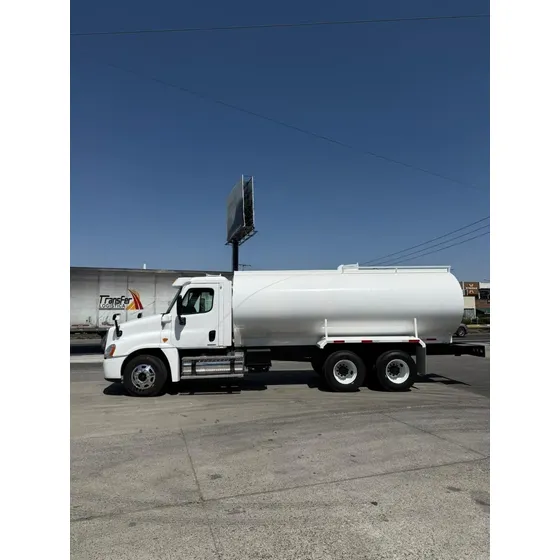 Camion Pipa Agua Freightliner 2015 4000gal Cummins Aceroinox | Mercado ...