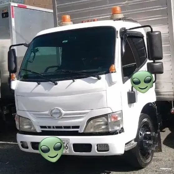 Furgon Hino Dutro 300 - Carros y Camionetas | TuCarro