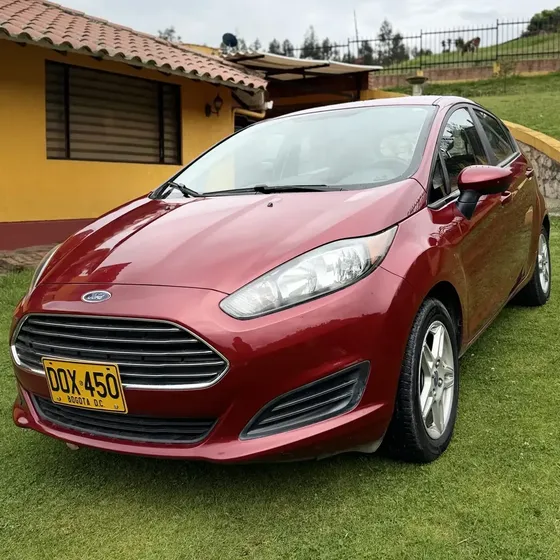 Ford Fiesta St - Carros y Camionetas | TuCarro