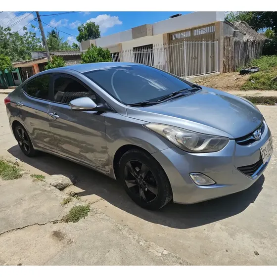 Hyundai Catr - Carros y Camionetas Elantra | TuCarro