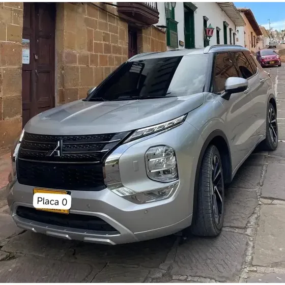 Carros y Camionetas Mitsubishi Outlander Kaiteki usado | TuCarro
