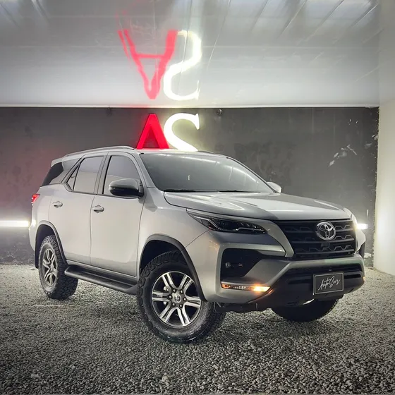 Xe Fortuner 2027 - Carros, Motos y Otros 2025 | TuCarro