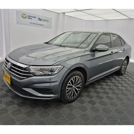 Volkswagen Jetta Gris - Carros y Camionetas | TuCarro