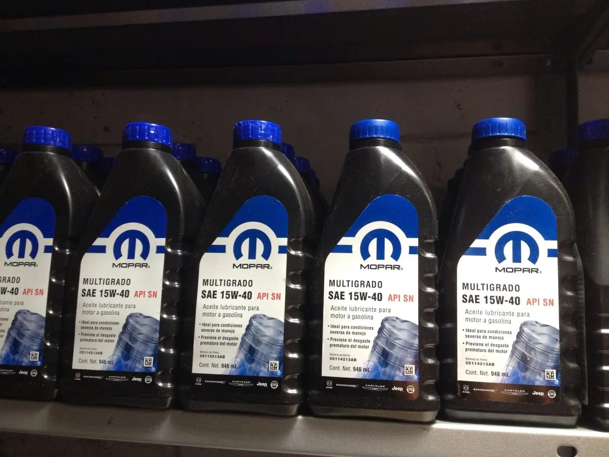 Aceite Para Motor 15w-40 1lt Mopar 5114213aa - $ 85.00 en Mercado Libre