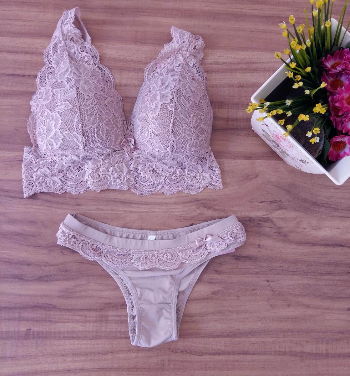 Conjunto Sutiã E Calcinha Em Renda Delicada Para Noivas R 84 90 Em